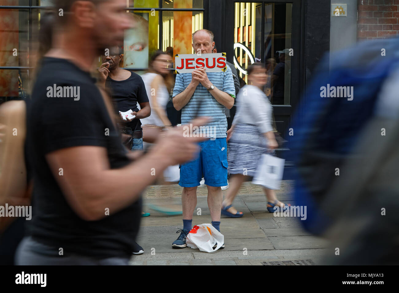Jehovahs witnesses door hi-res stock photography and images - Alamy