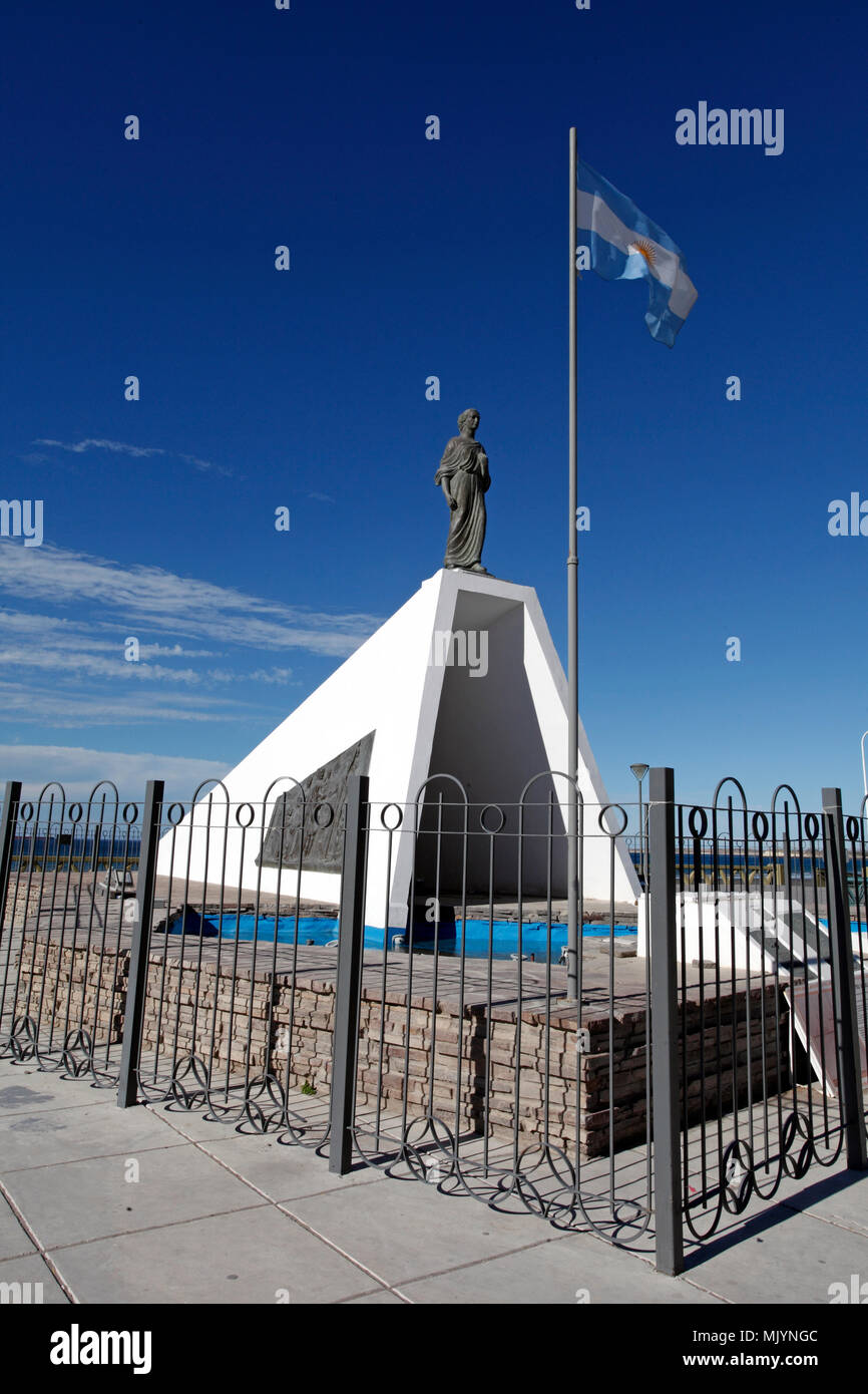 Puerto Madryn seafront. Statue to the Welsh immigrants or settlers who ...