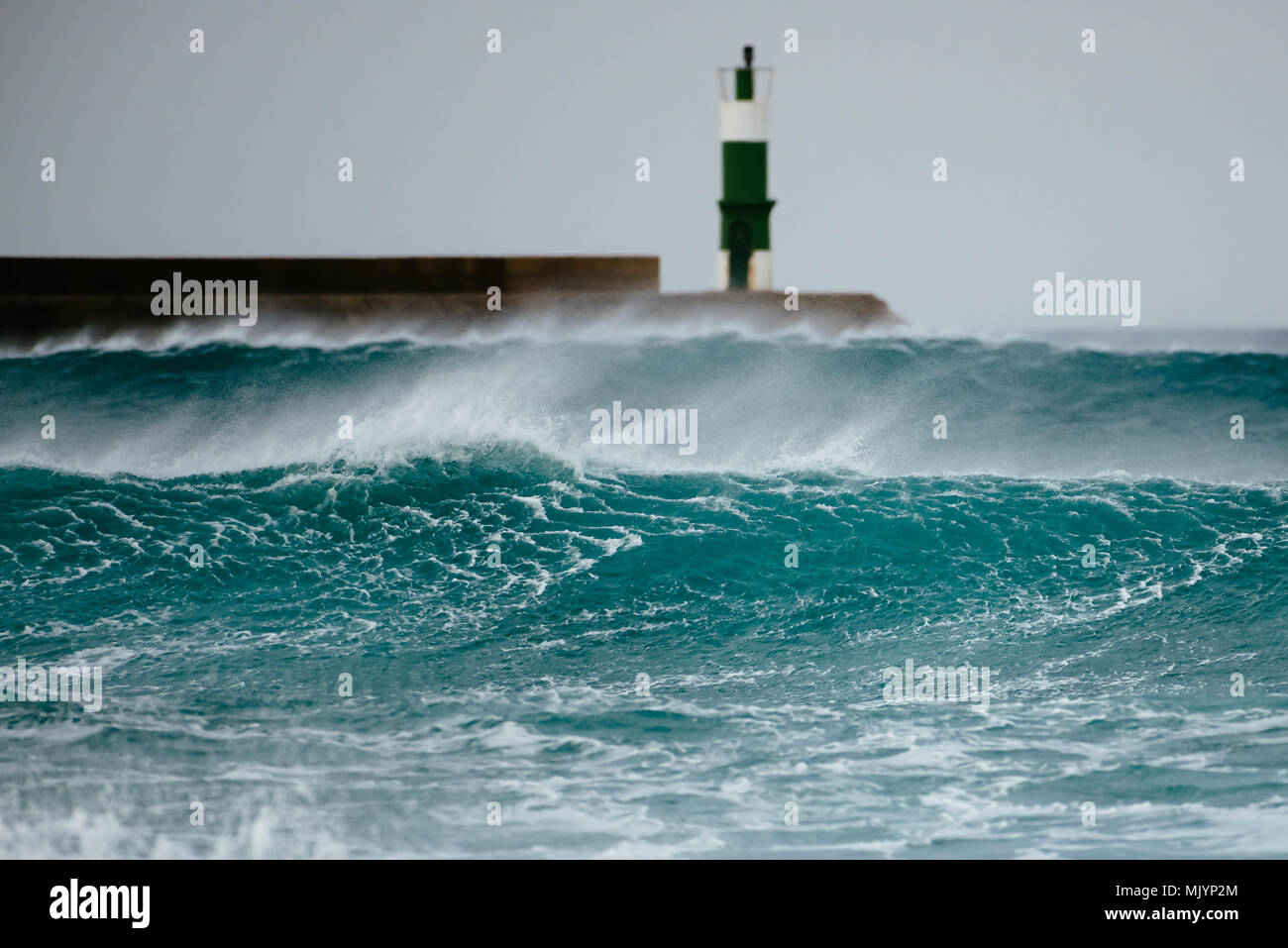 Crest of a wave hi-res stock photography and images - Alamy