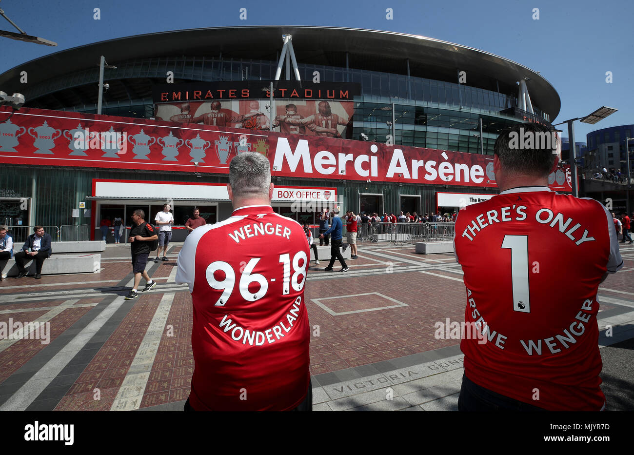Arsenal fans celebrating hi-res stock photography and images - Alamy