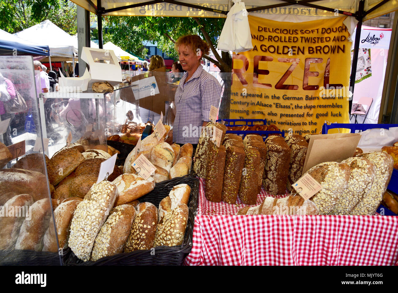 BREAD STALL AT A MARKET Stock Photo - Alamy