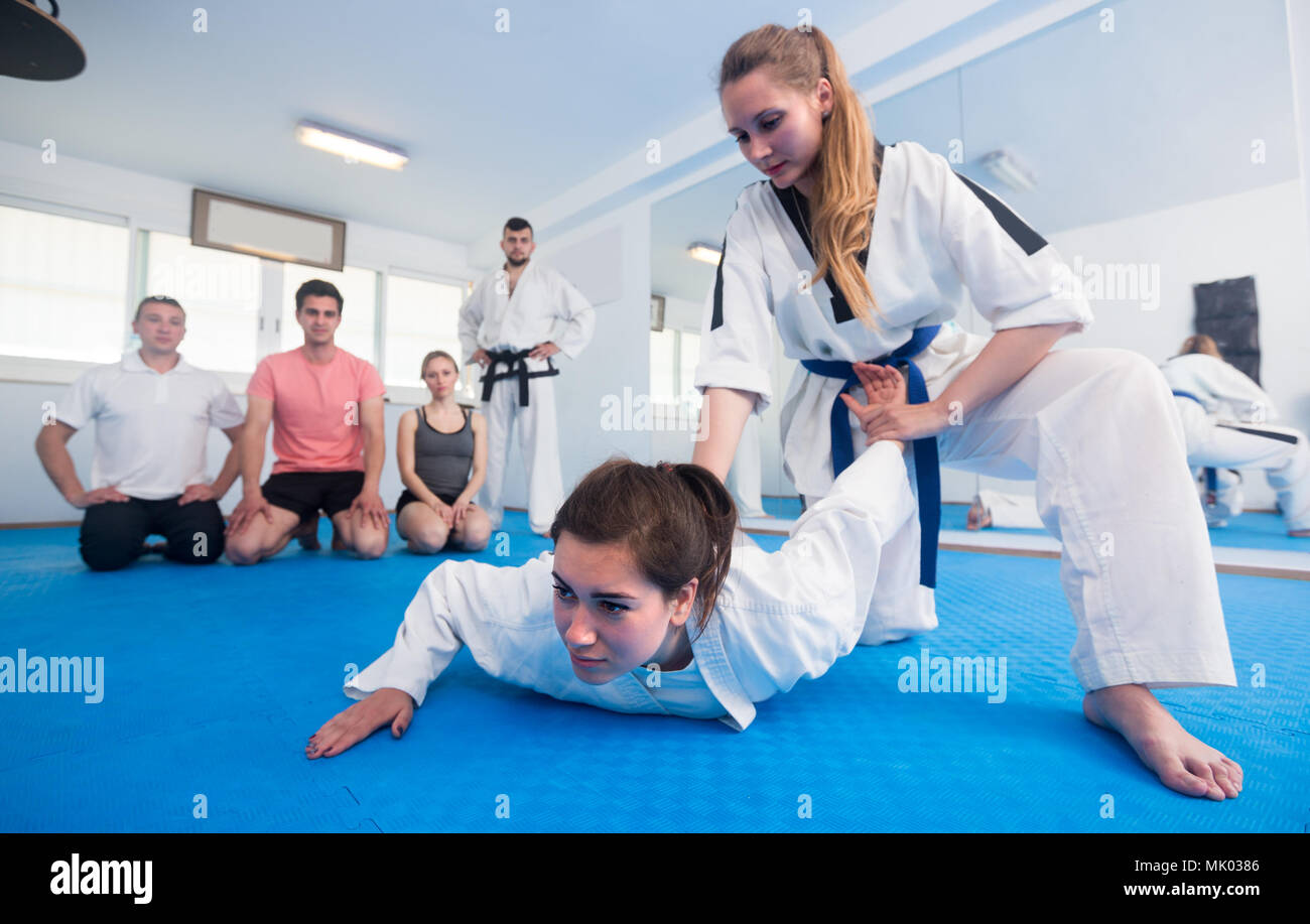 Asian girls practice taekwondo hi-res stock photography and images - Alamy