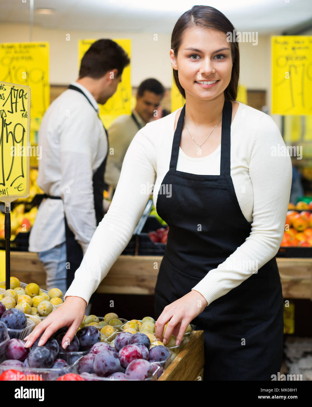 Young woman selling fresh fruit on market Stock Photo - Alamy
