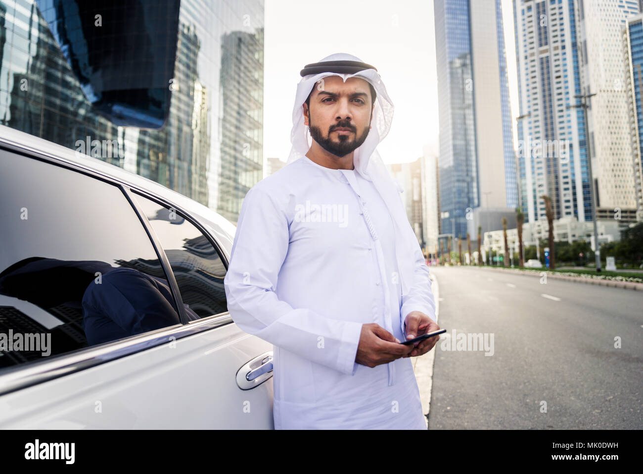 Kandora emirati hi-res stock photography and images - Alamy