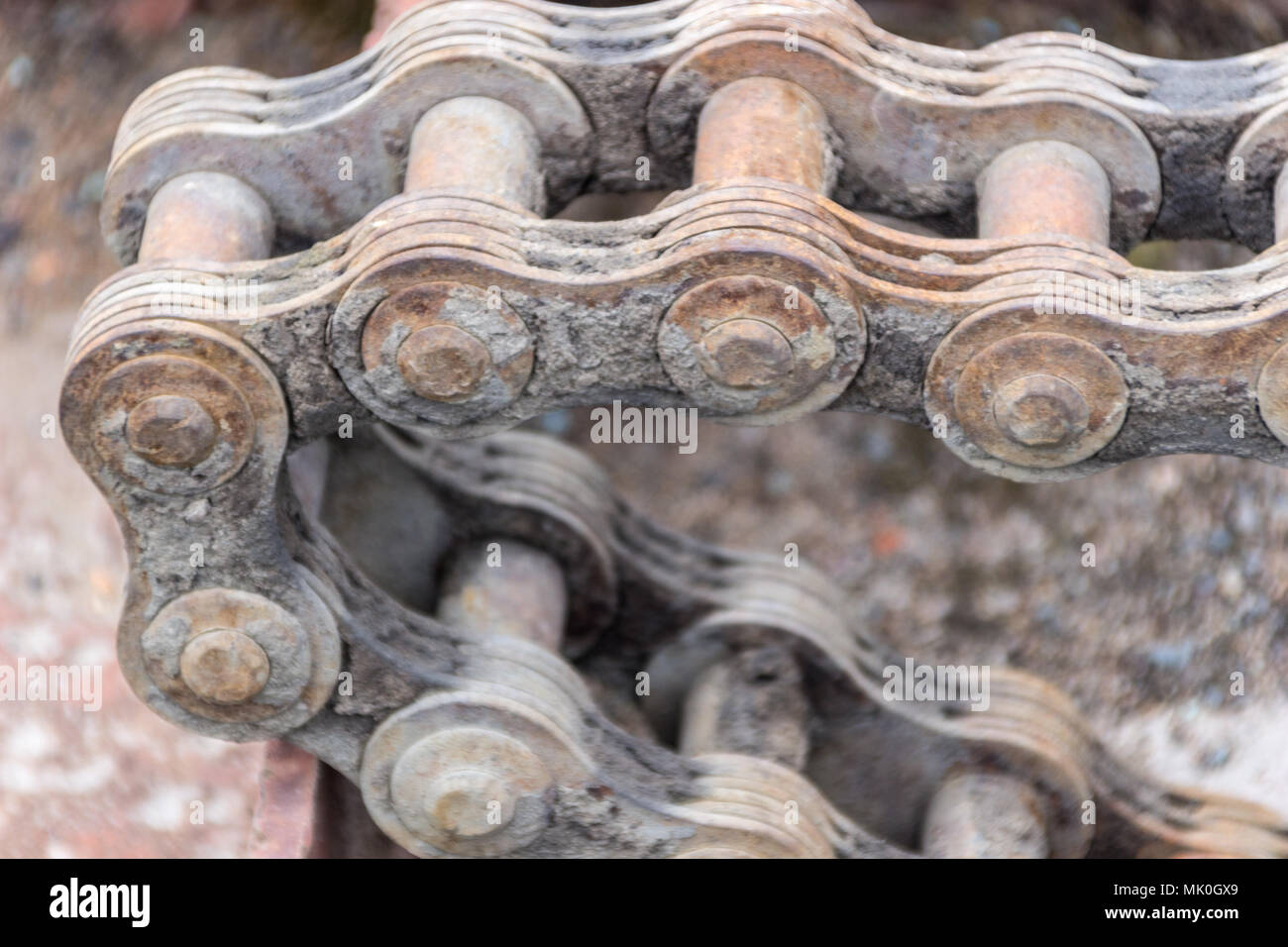 Rusty chain of a lifting mechanism, close-up Stock Photo - Alamy