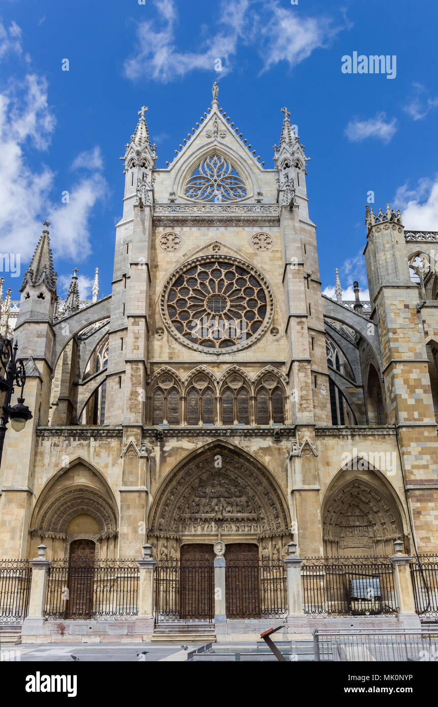 Cathedral in leon hi-res stock photography and images - Alamy