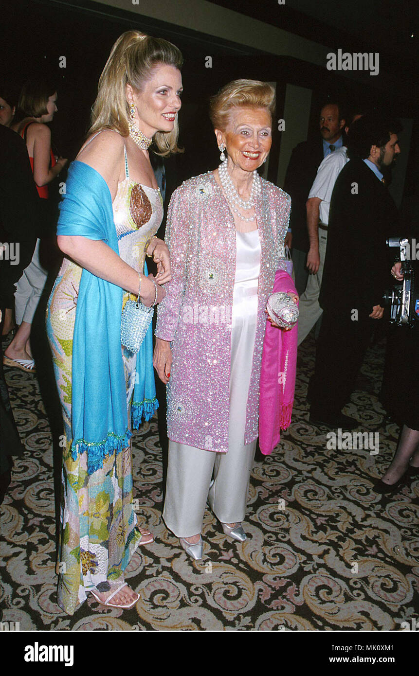 - Davis, Nancy & Barbara.JPGDavis, Nancy & Barbara Event in Hollywood ...