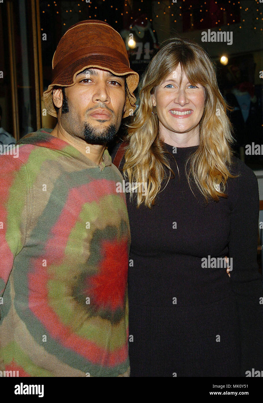 Ben Harper and Laura dern arriving at the Meet The Fockers Premiere at ...