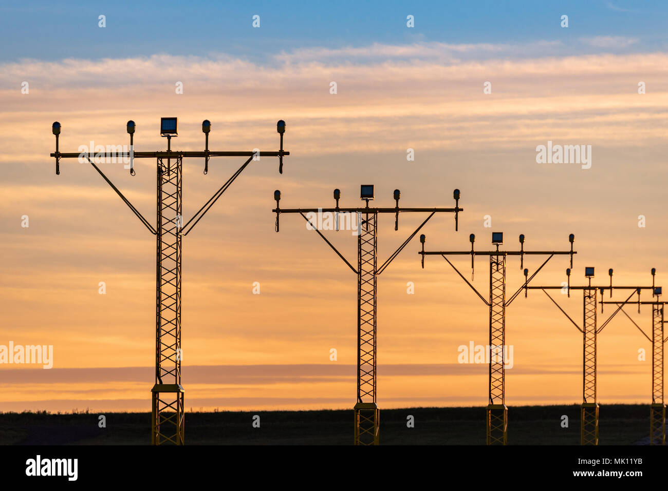 Airfield approach lights hi-res stock photography and images - Alamy