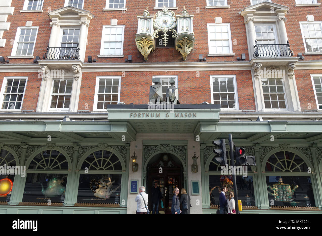Fortnum and mason london hi-res stock photography and images - Alamy
