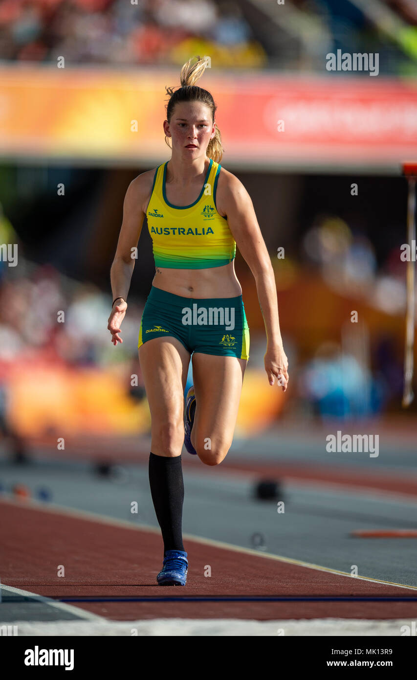 GOLD COAST, AUSTRALIA - APRIL 8: Erin Cleaver of Australia competing in ...