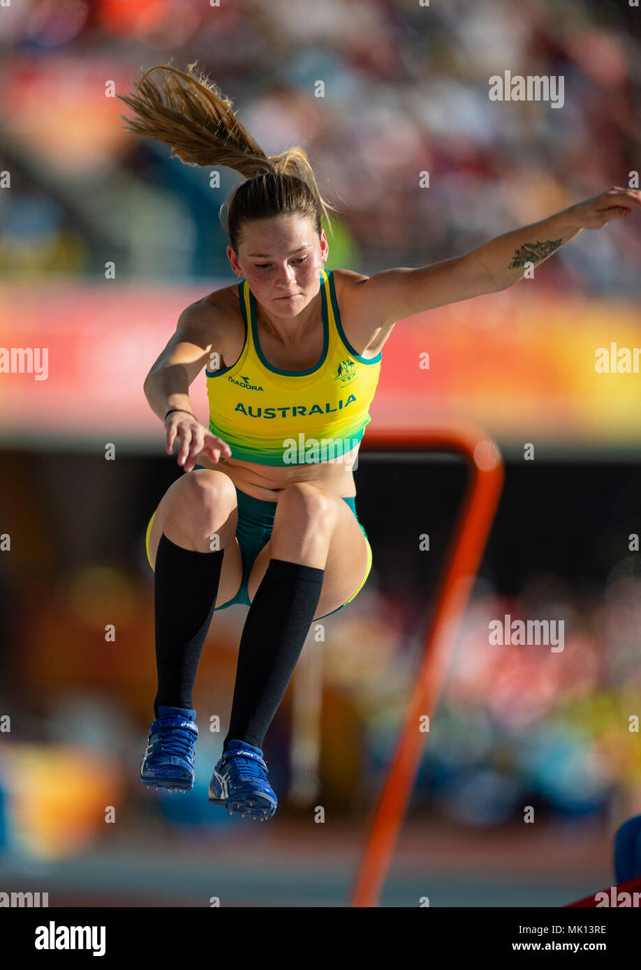 GOLD COAST, AUSTRALIA - APRIL 8: Erin Cleaver of Australia competing in ...