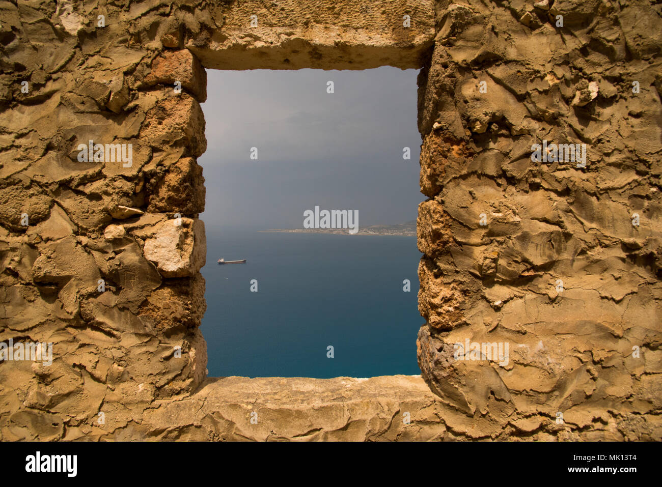 Sea through arch window arch hi-res stock photography and images - Alamy