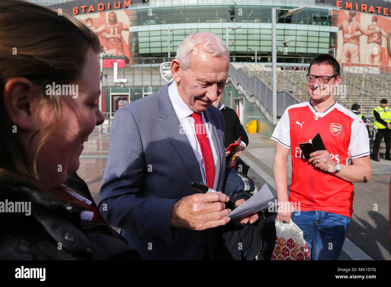 Bob wilson arsenal hi-res stock photography and images - Alamy