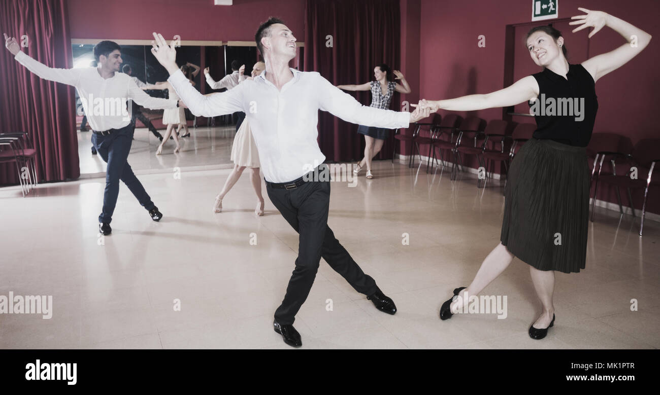 Couples practice studio dance hi-res stock photography and images - Alamy