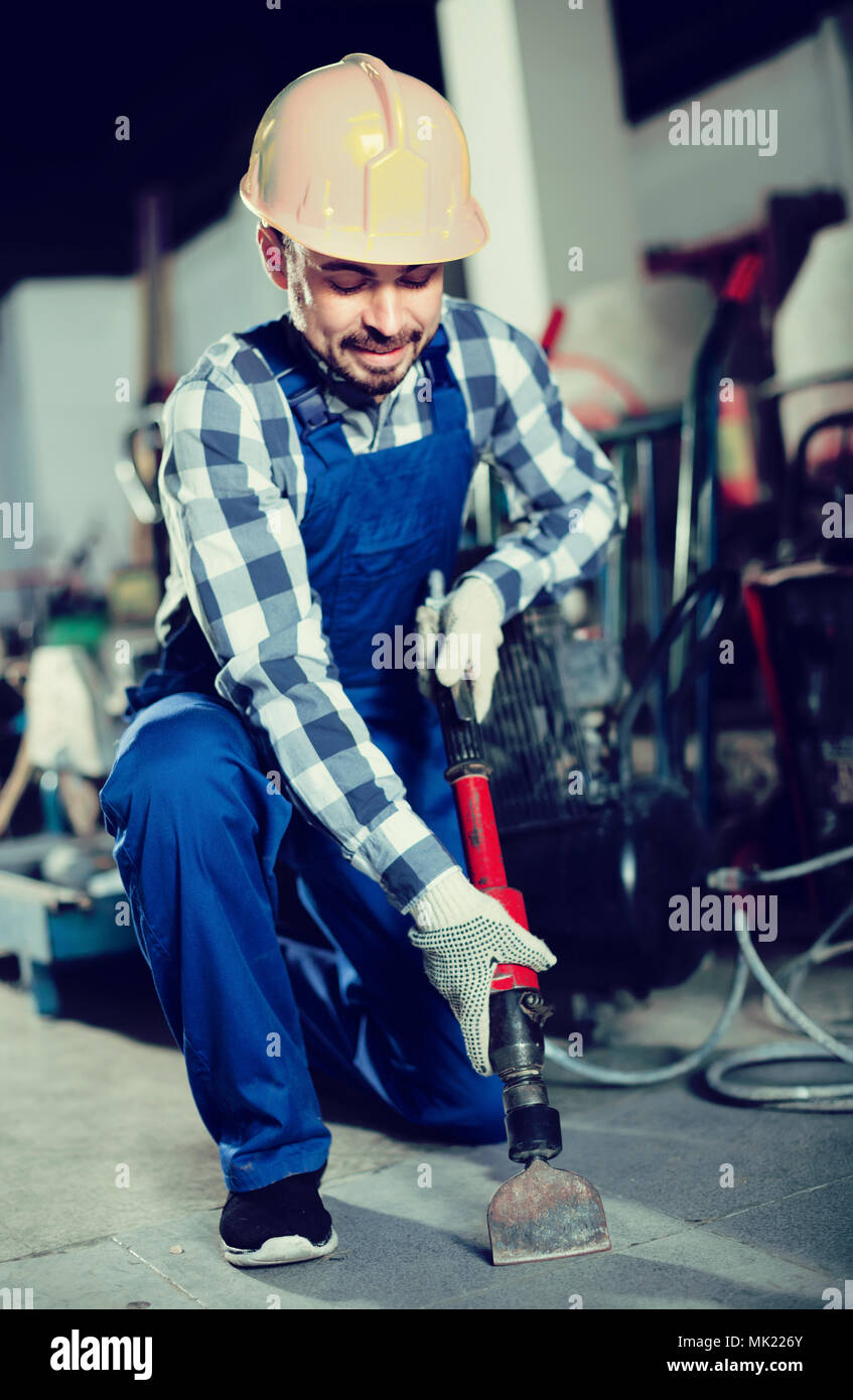 Handheld hammers hi-res stock photography and images - Alamy