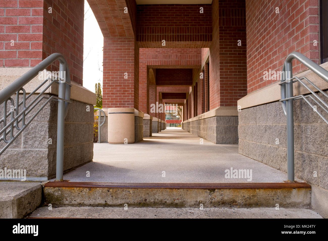 Breezeway hi-res stock photography and images - Alamy