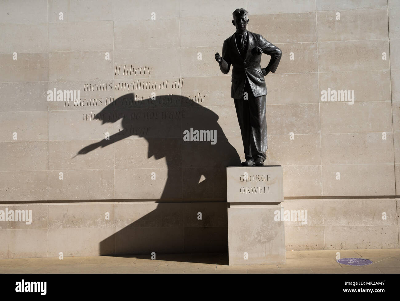 George orwell statue hi-res stock photography and images - Alamy