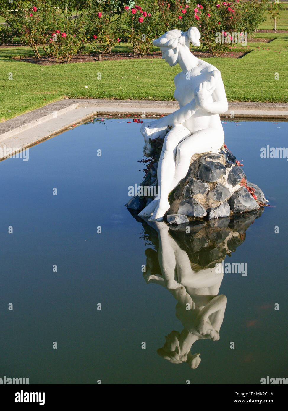 Water stature hi-res stock photography and images - Alamy