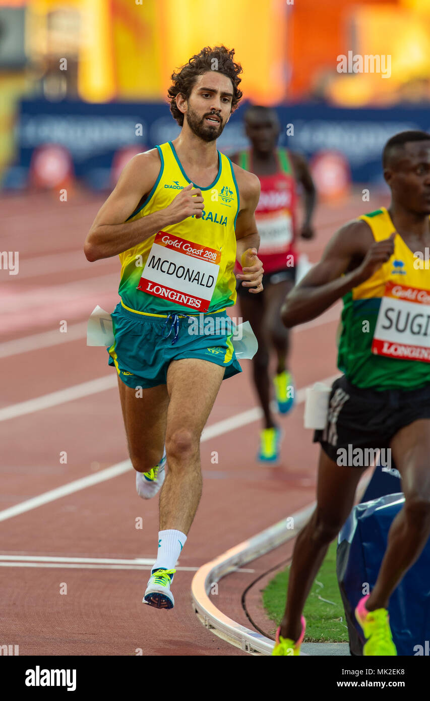 Mens 5000m final carrara stadium hi-res stock photography and images ...