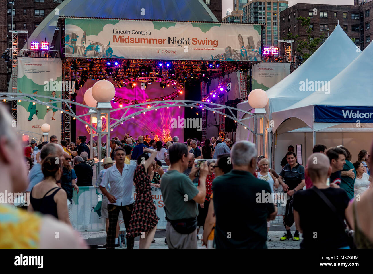 Swing Dancing Outdoors High Resolution Stock Photography and Images - Alamy