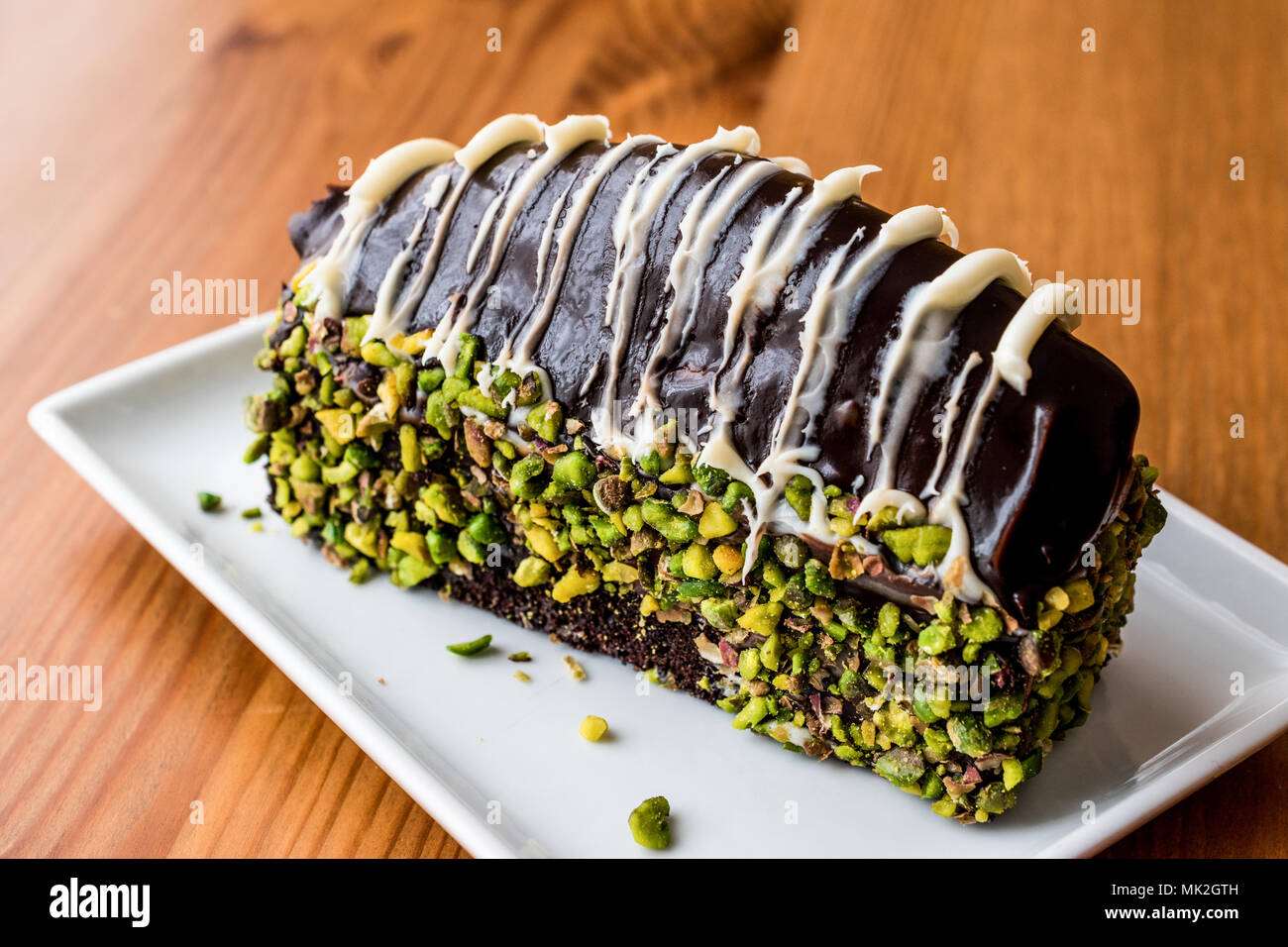 Malaga Dessert / Chocolate Eclairs with peanut and banana turkish ...