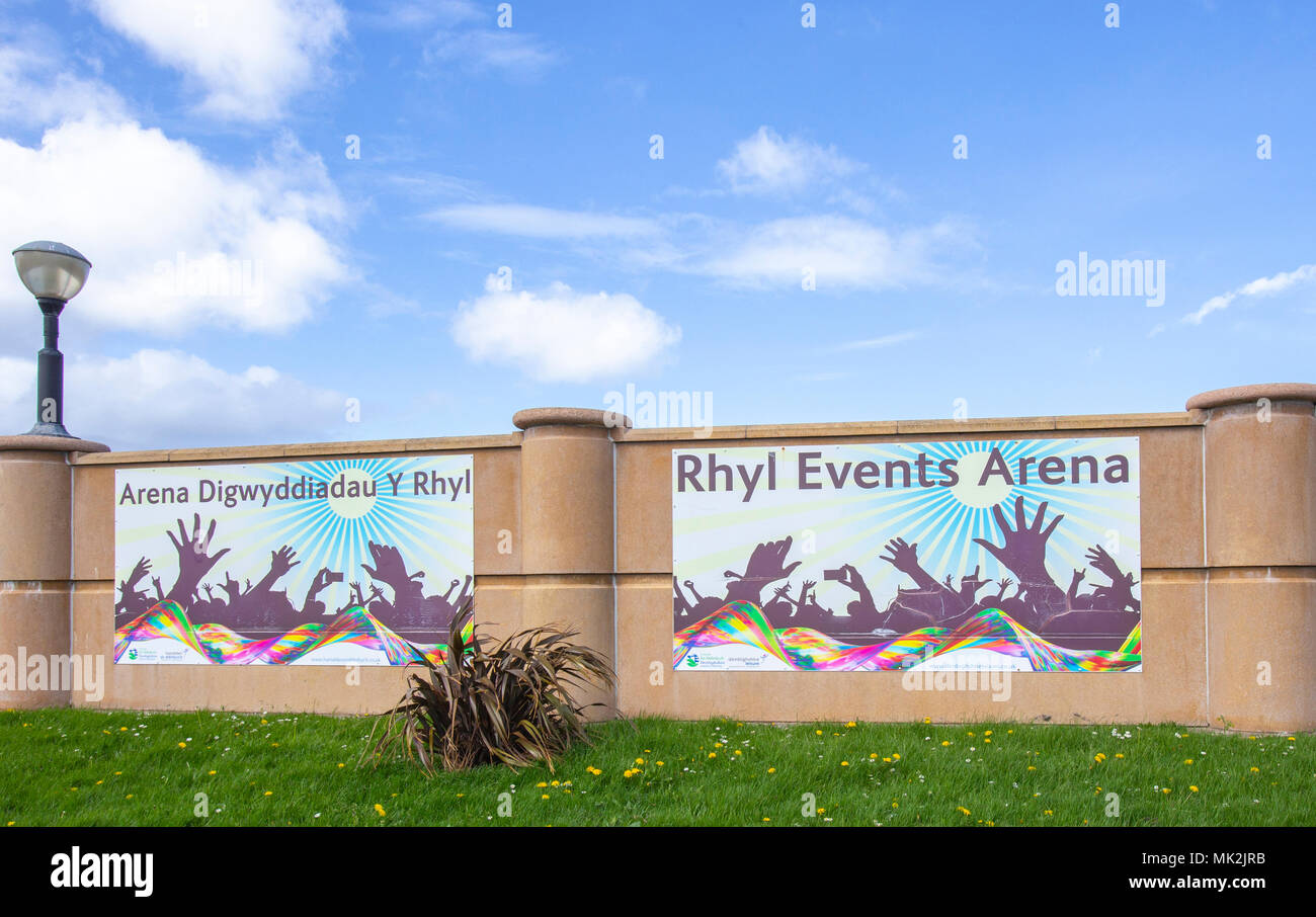 Rhyl promenade hi-res stock photography and images - Alamy