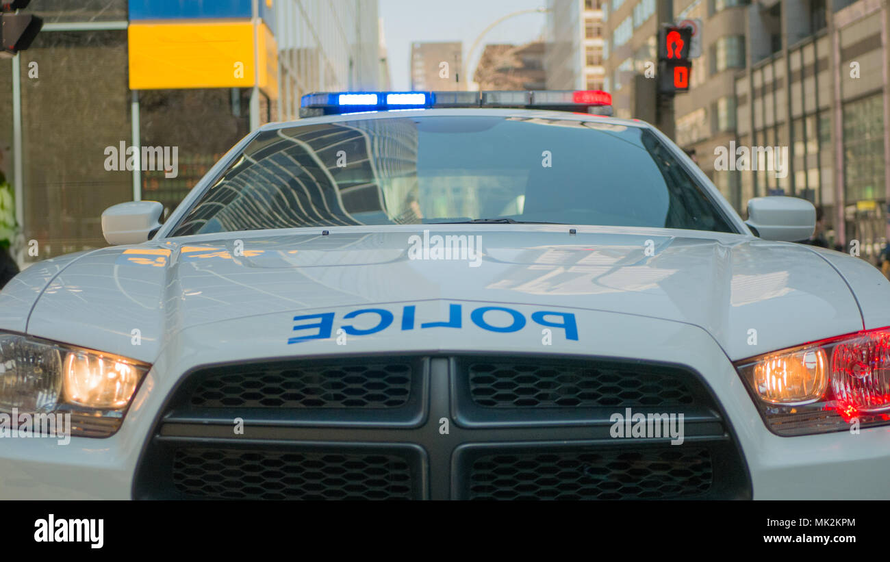 Police car responds to an emergency Stock Photo - Alamy