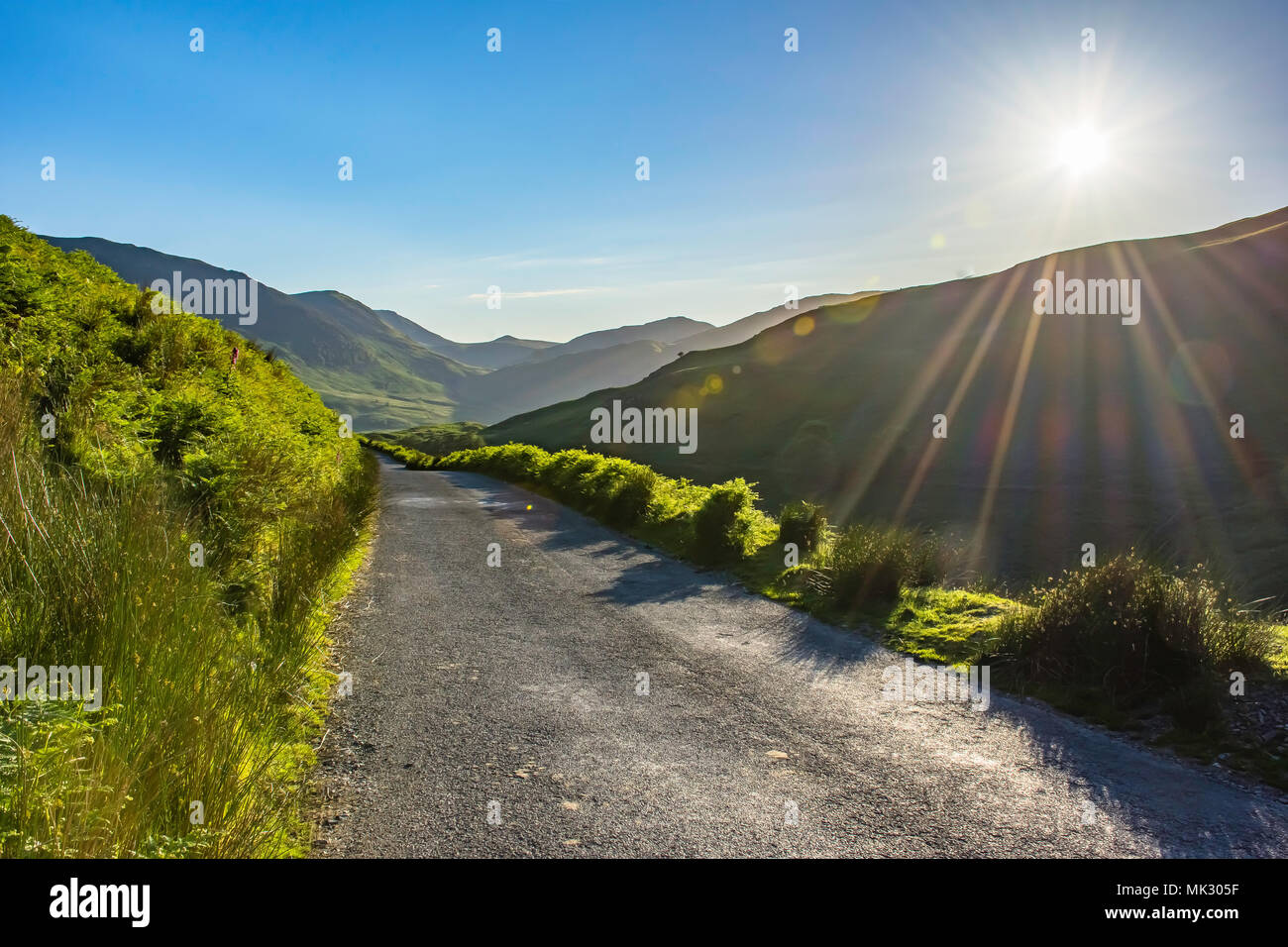 Rural road with view on scenic mountain valley in Lake District ...