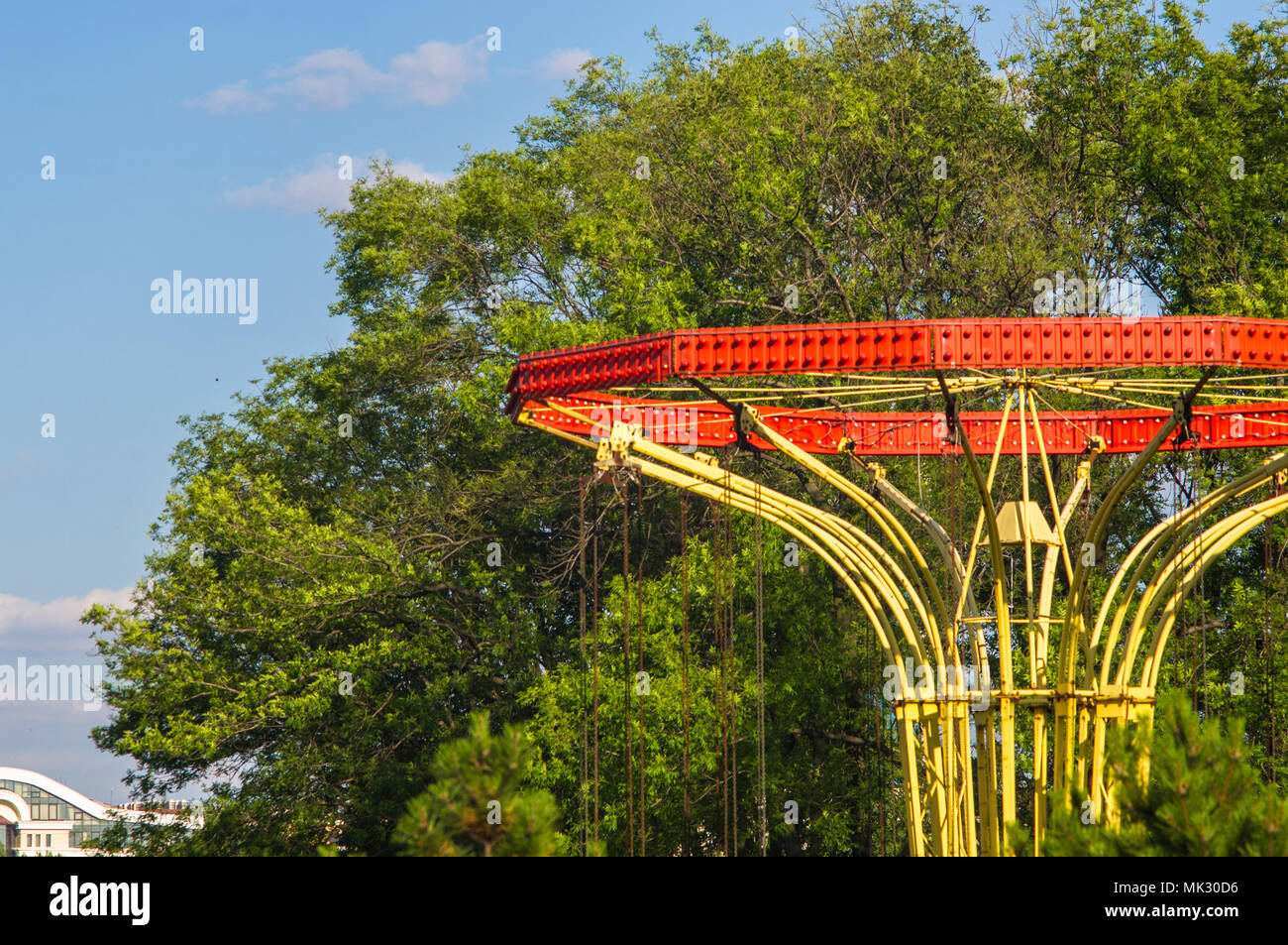attractions in spring city Park - blooming flower and trees, bright ...