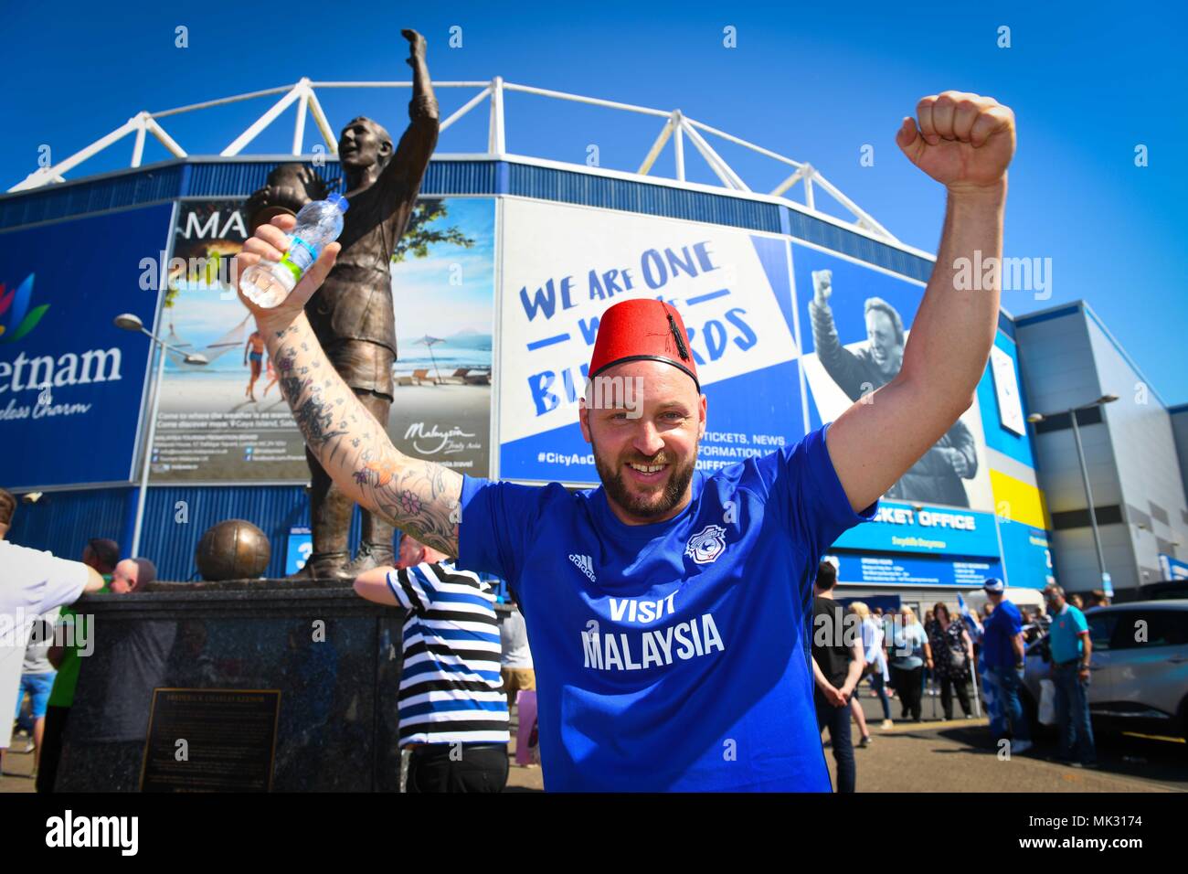 Cardiff, Wales, UK. May 6th 2018 Cardiff City fans celebrate their ...