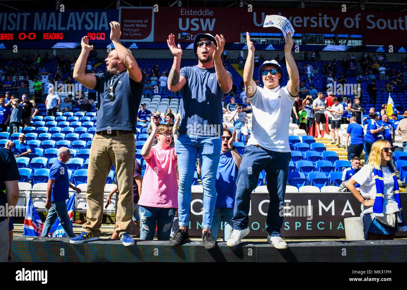Sunday football blue fans hi-res stock photography and images - Alamy