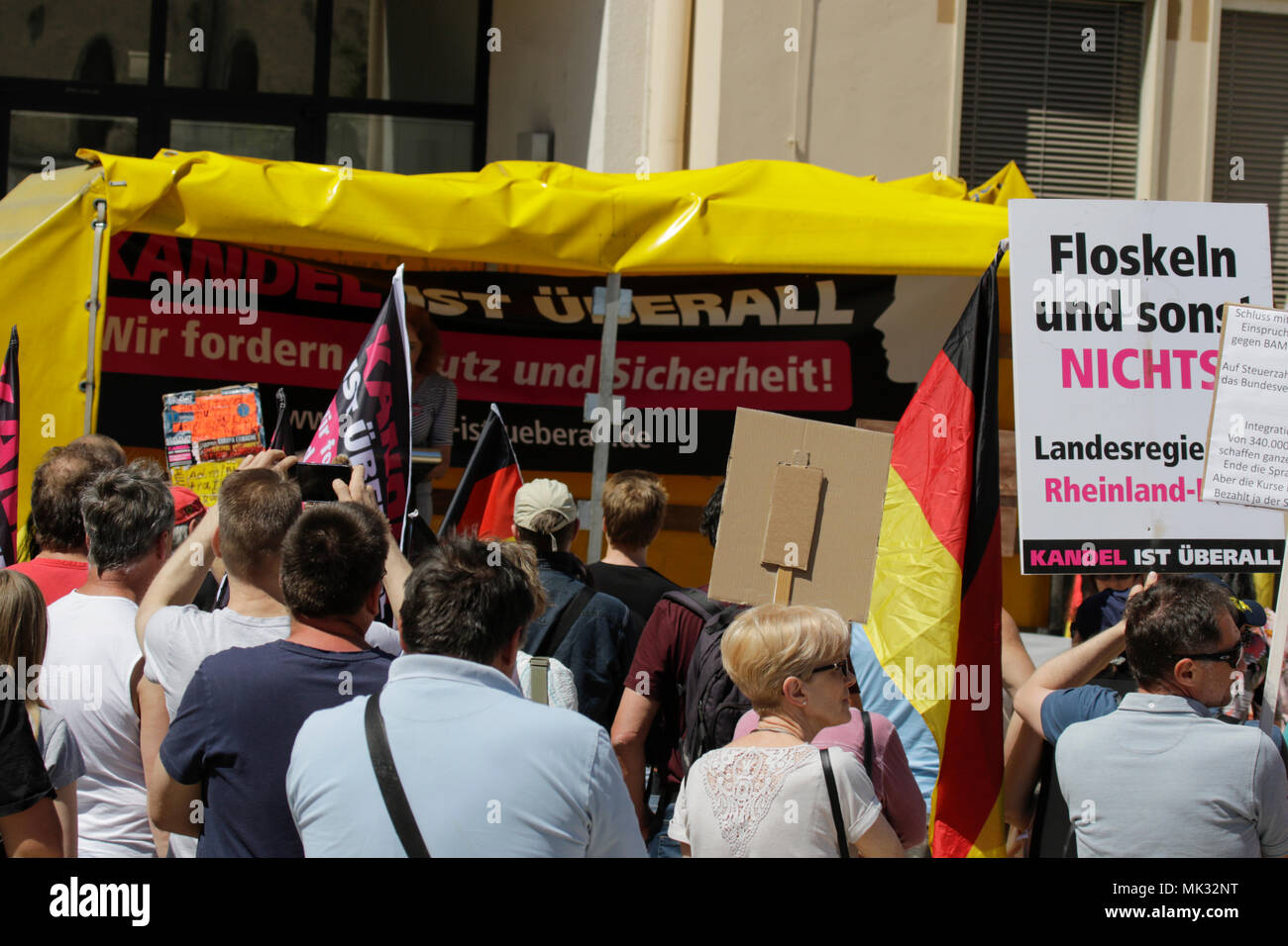 120db movement hi-res stock photography and images - Alamy