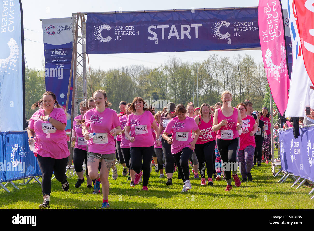 Cancer woman jogging hi-res stock photography and images - Alamy