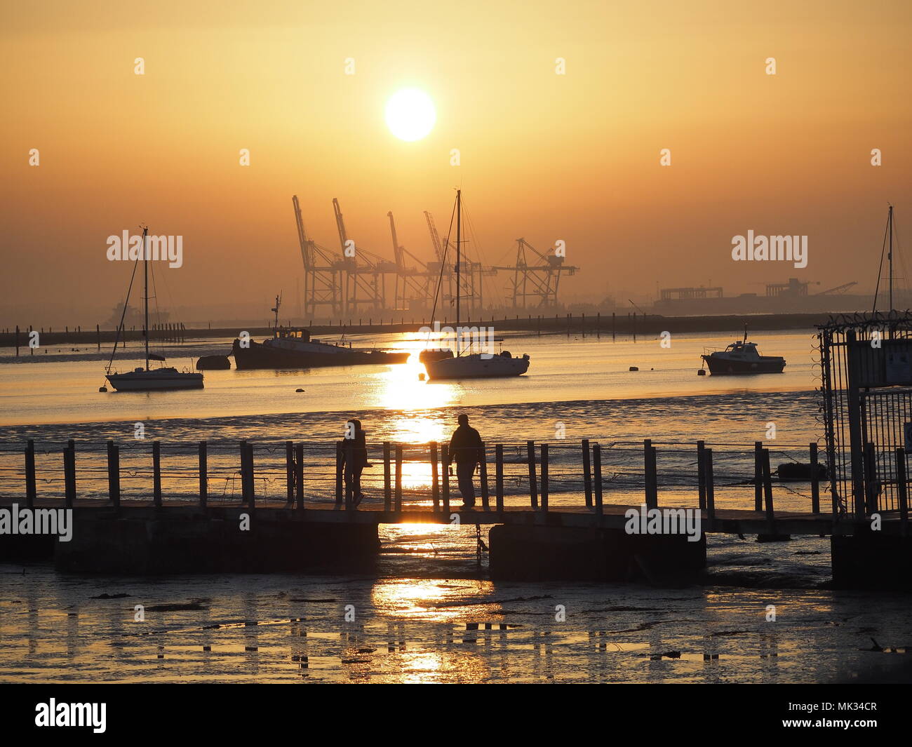 Queenborough, Kent, UK. 6th May, 2018. UK Weather: sunset in ...
