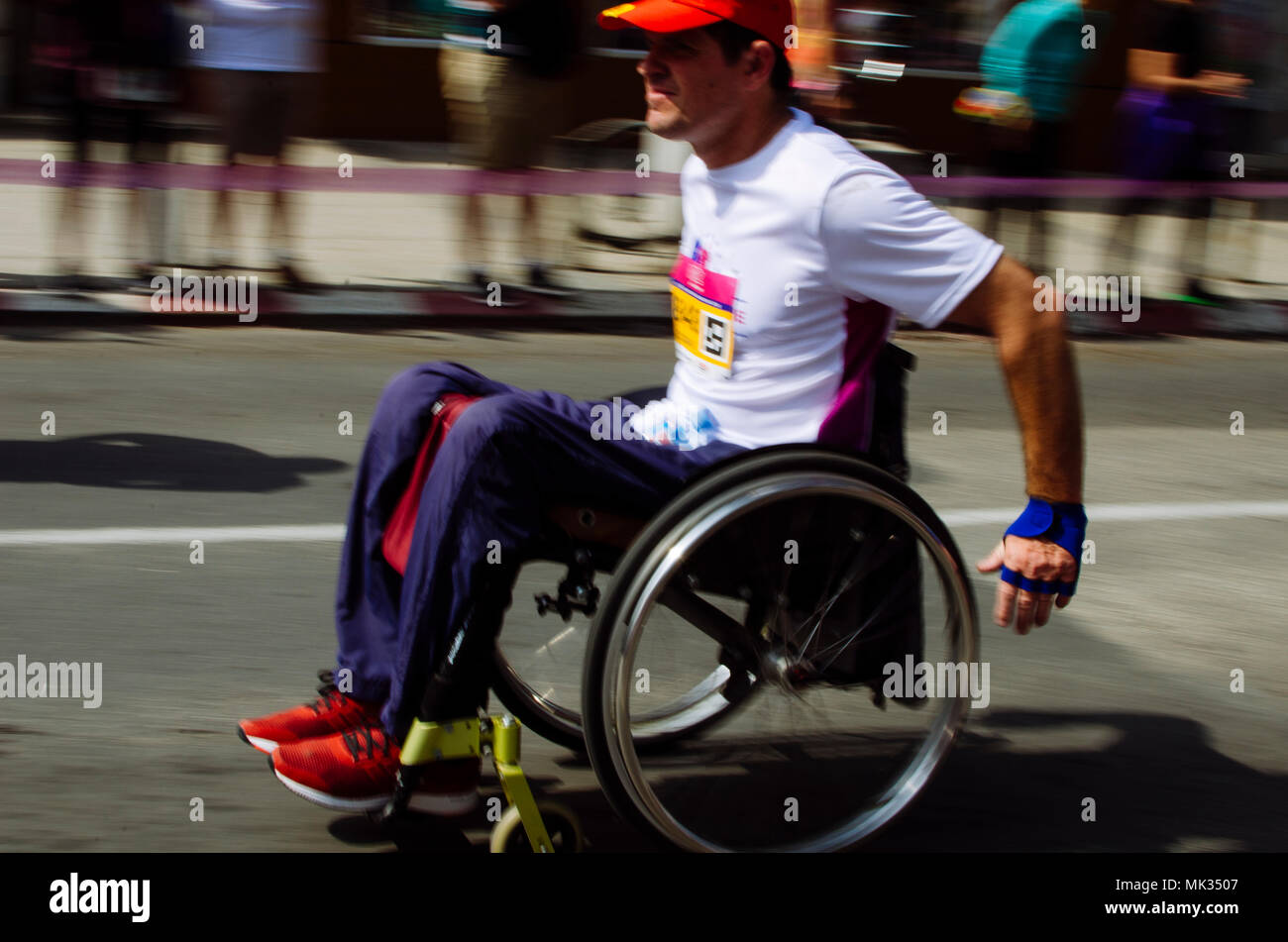 6 km race hi-res stock photography and images - Alamy