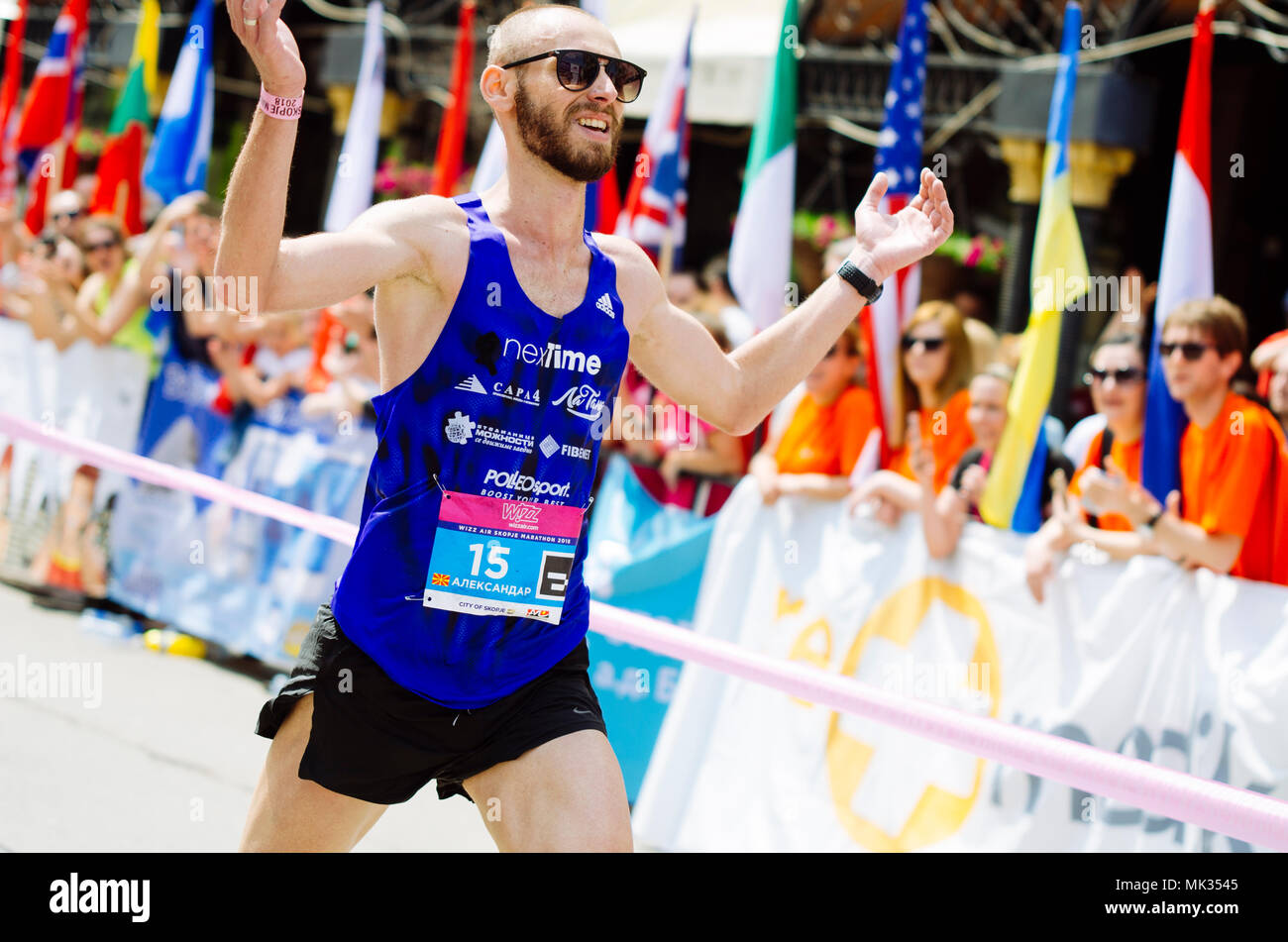 Marathon finish hi-res stock photography and images - Alamy