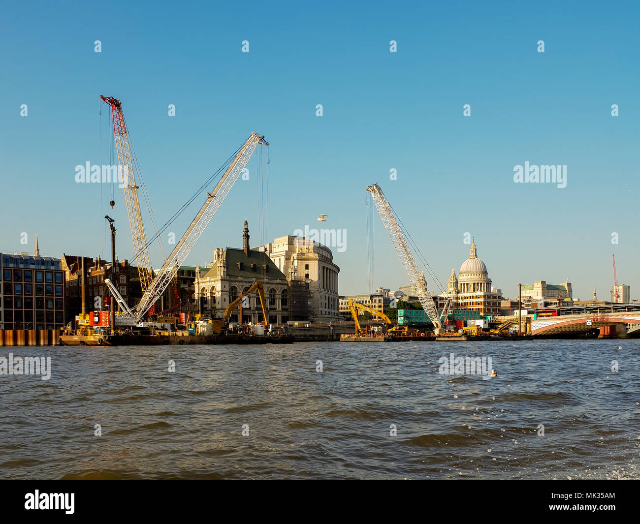 Londons skyline as sun sets hi-res stock photography and images - Alamy