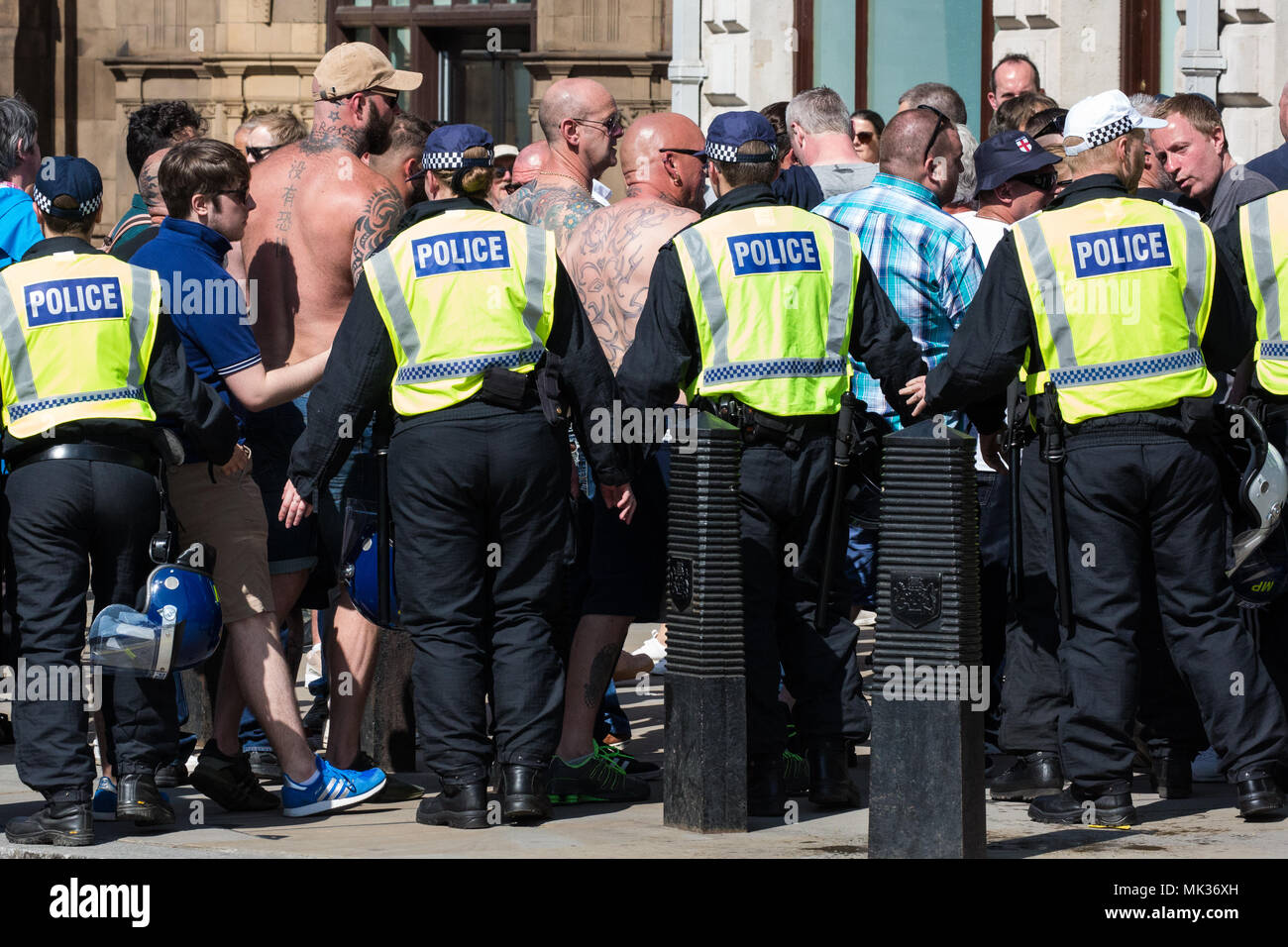 London, UK. 6th May, 2018. Police officers form a line between ...