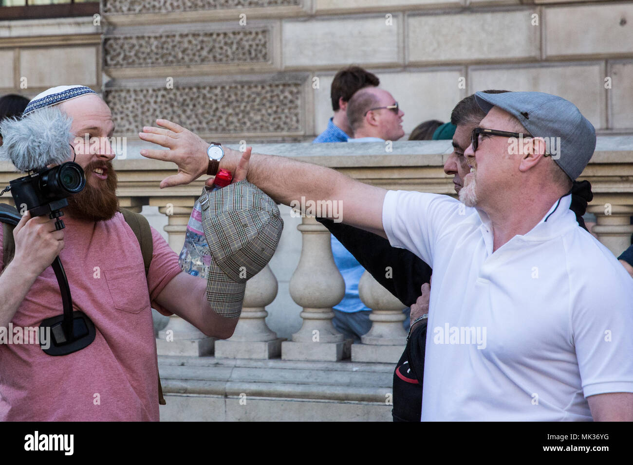 Man united football protest hi-res stock photography and images - Alamy