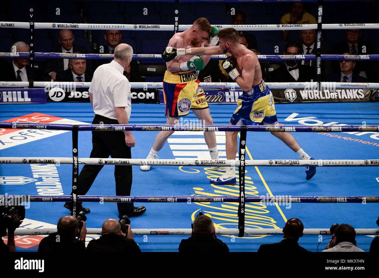 London, UK. 5th May, 2018. Martin J Ward vs James Tennyson boxing match ...