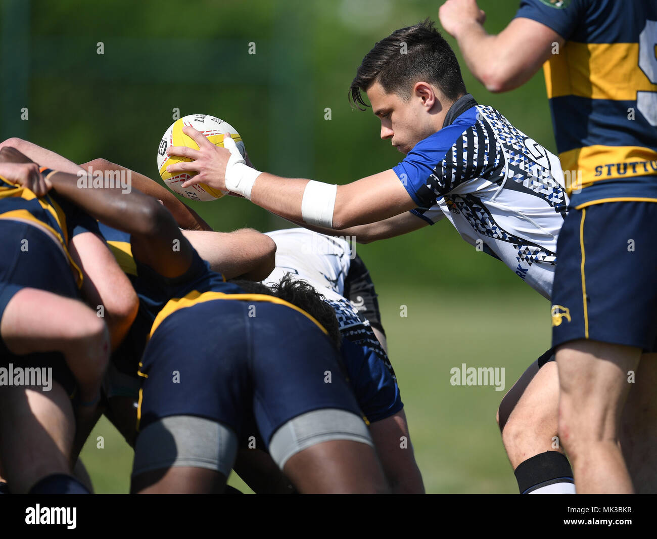 Andreas Krueger (KSV) manages the egg. GES / Rugby 2nd Bundesliga ...