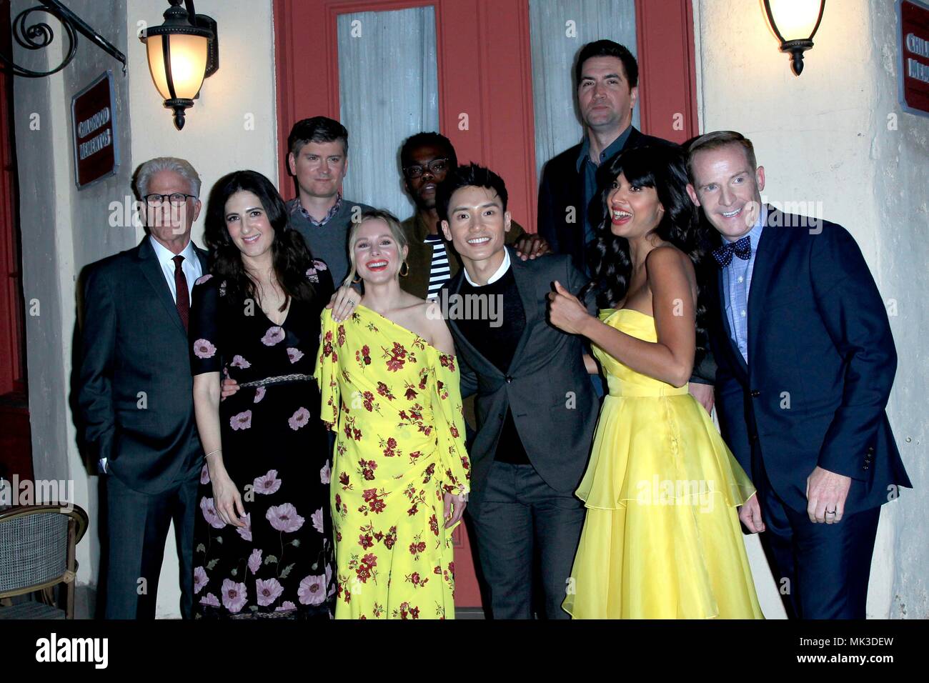 The good place cast hi-res stock photography and images - Alamy