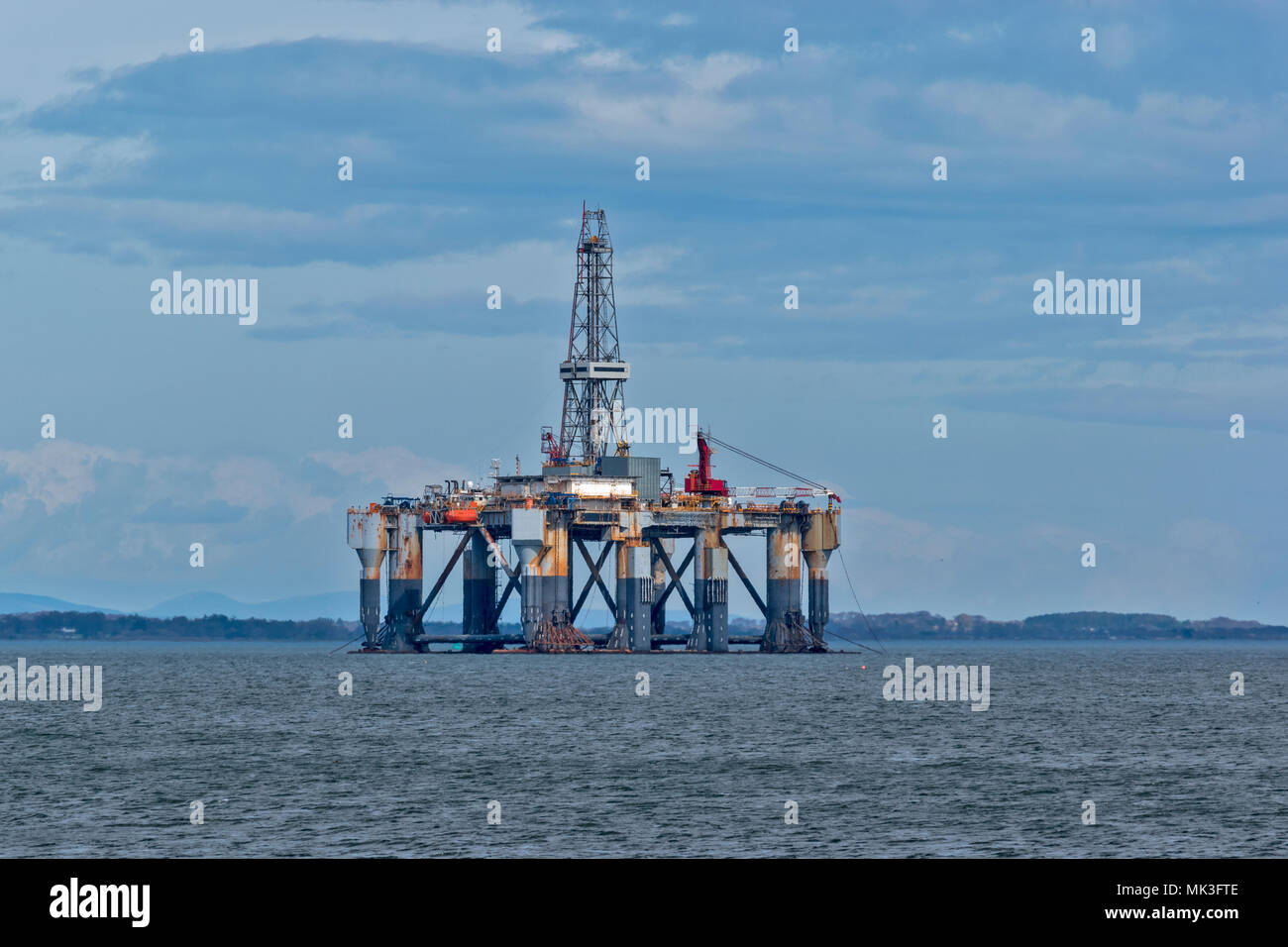 Decommissioned oilrig hi-res stock photography and images - Alamy