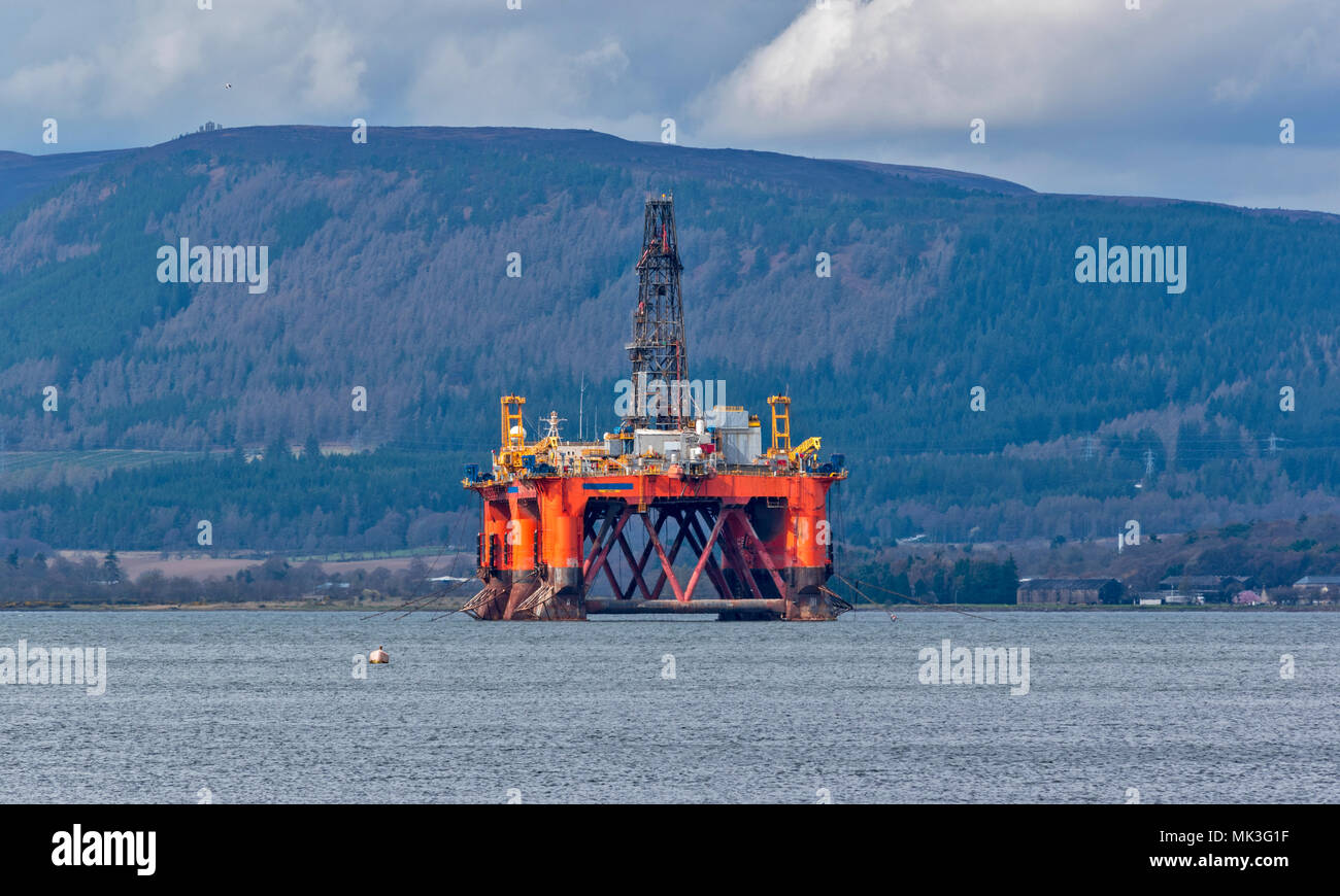 Decommissioned offshore platform hi-res stock photography and images ...