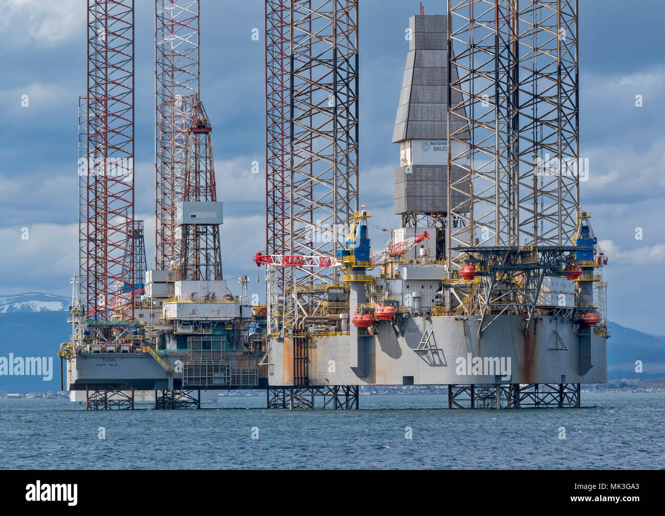 Offshore platform worker hi-res stock photography and images - Alamy