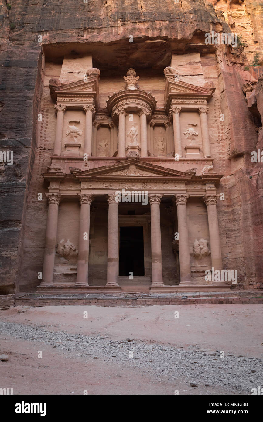 Ancient temple in Petra, Jordan Stock Photo - Alamy