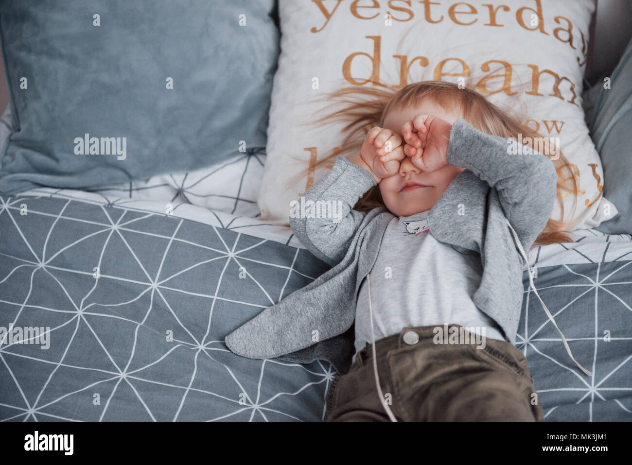 Portrait of sad child girl Stock Photo - Alamy