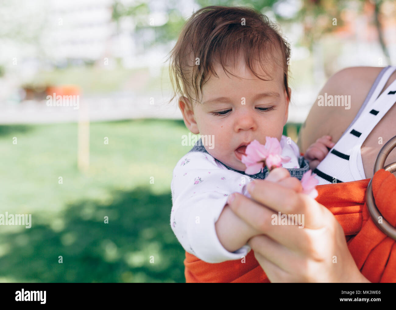 Wrap sling hi-res stock photography and images - Alamy