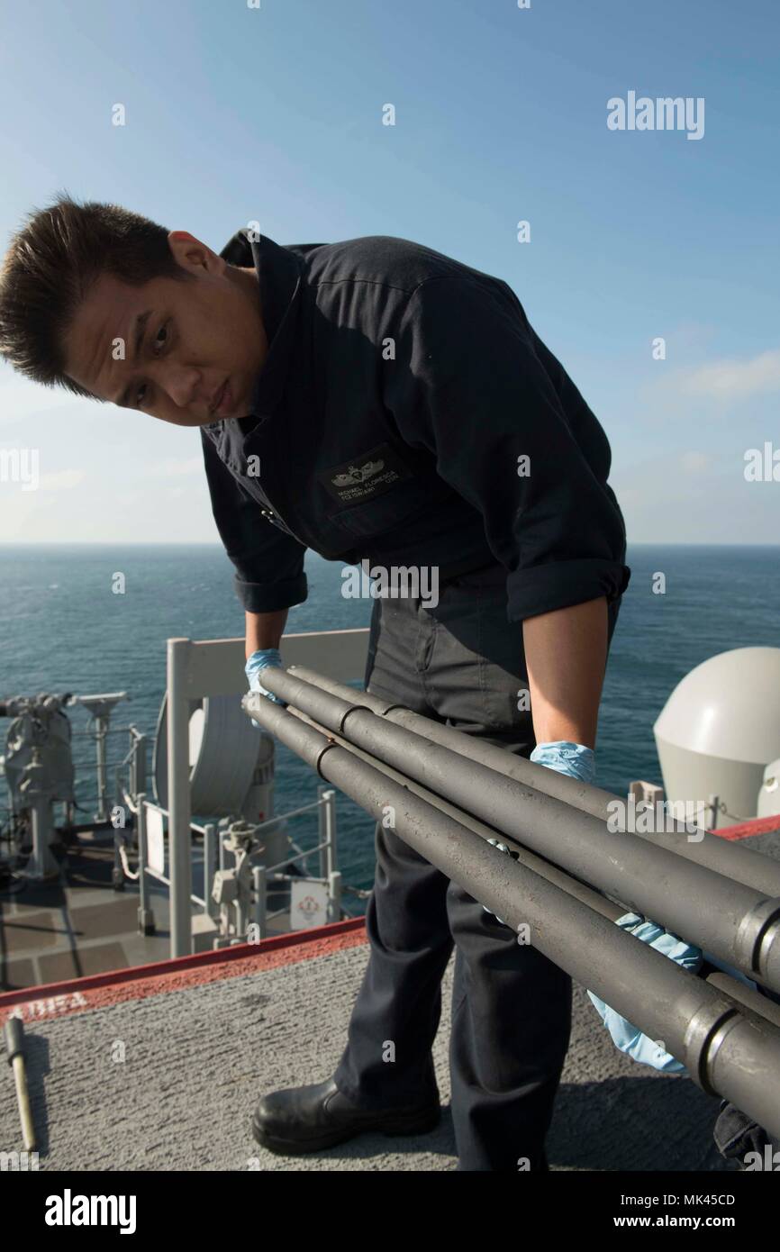 171104-N-TK177-0051 ATLANTIC OCEAN (Nov. 4, 2017) Fire Controlman 2nd ...